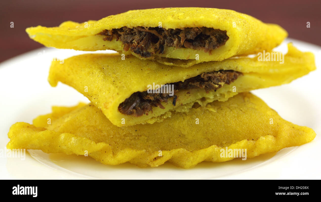 Beef samosa hi-res stock photography and images - Alamy