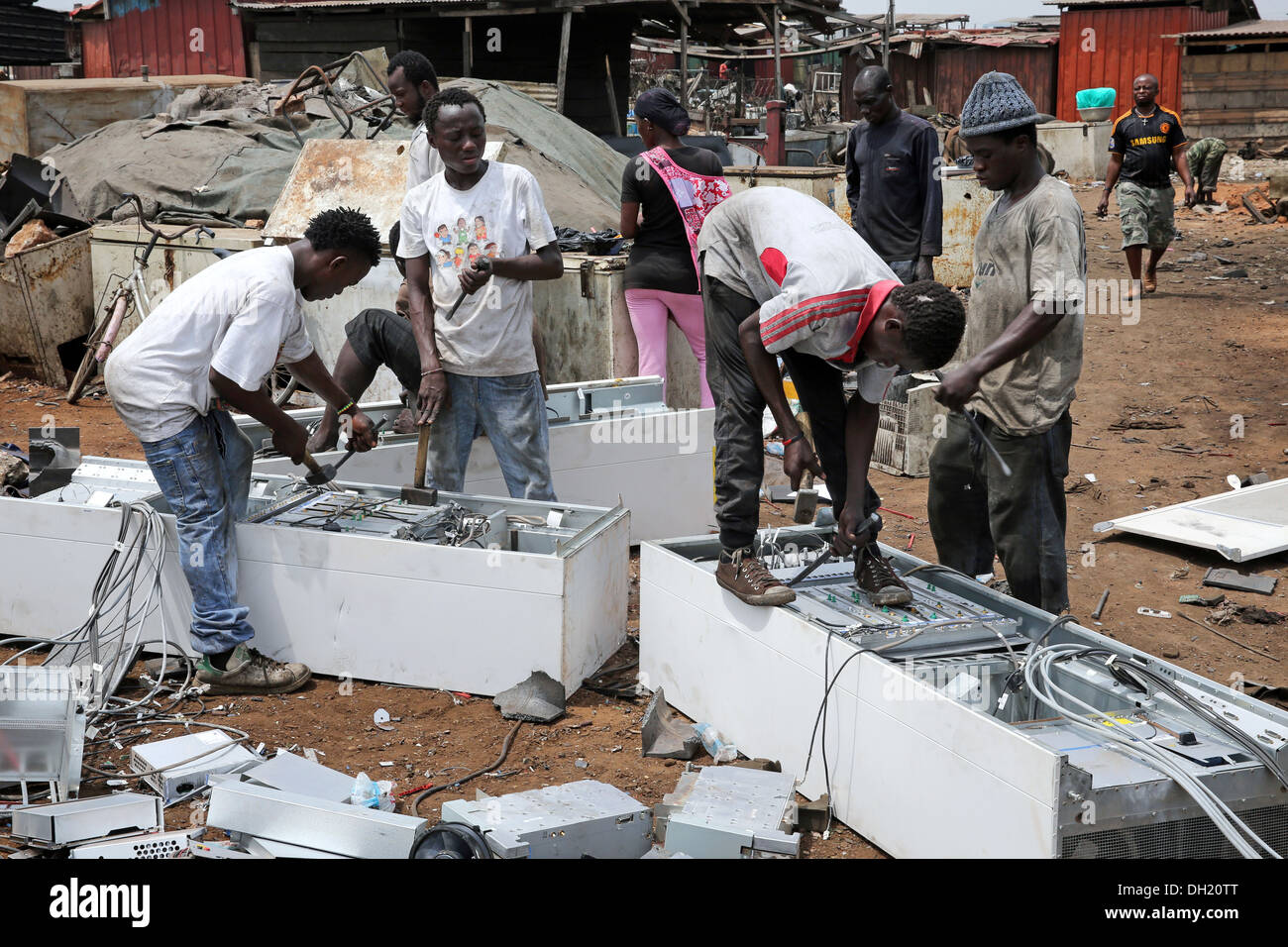 Computer server and cables hi-res stock photography and images - Alamy