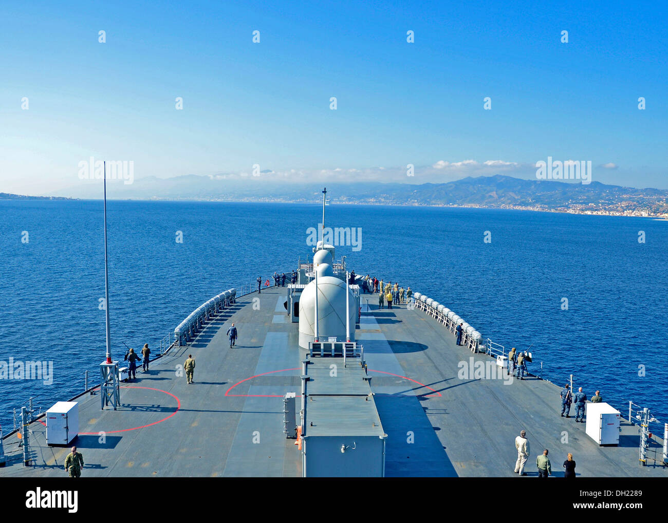 The U.S. 6th Fleet flagship USS Mount Whitney (LCC 20) transits the ...