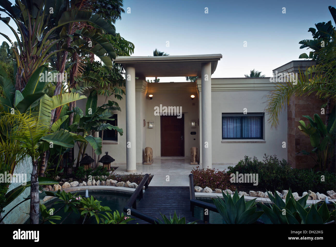 Pillared porch hi-res stock photography and images - Alamy