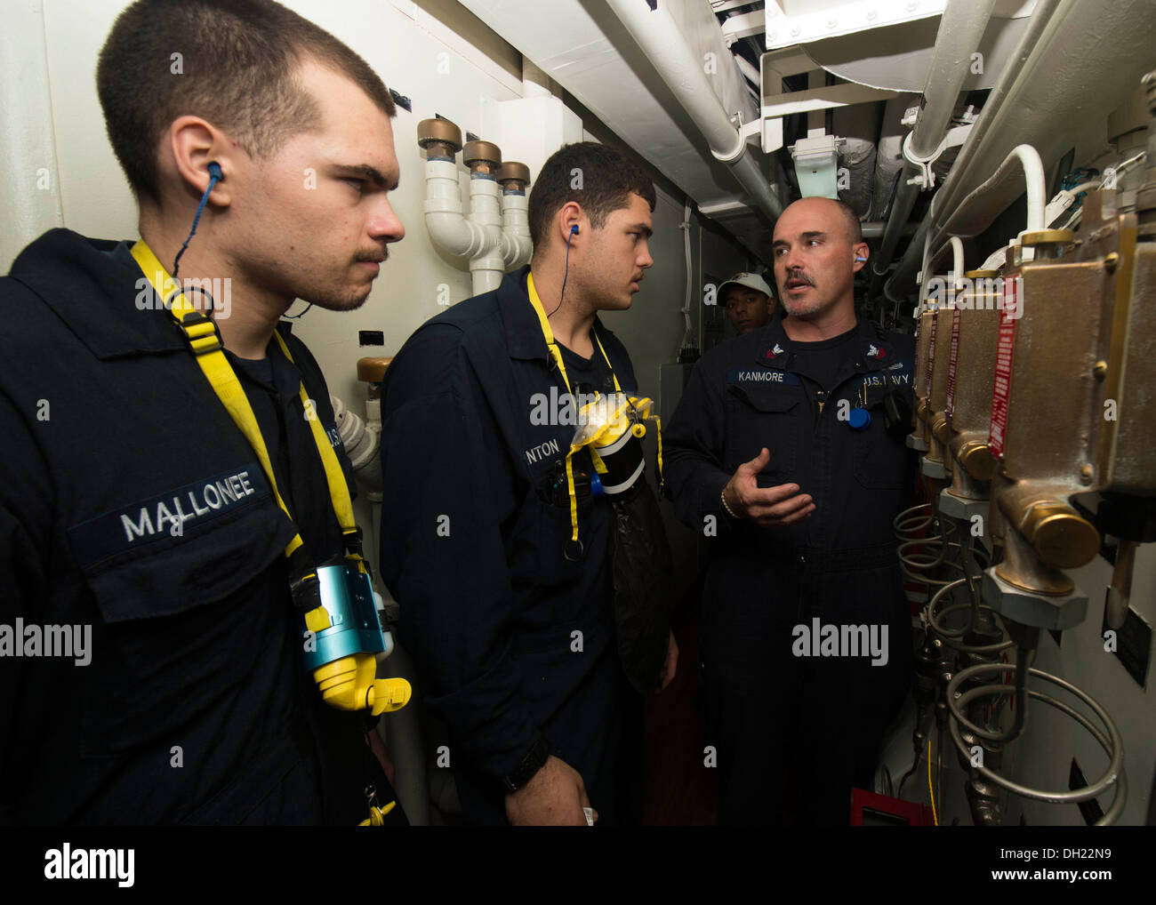 Damage Controlman High Resolution Stock Photography and Images - Alamy