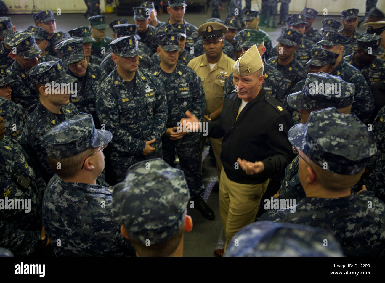 NORFOLK (Oct. 23, 2013) Master Chief Petty Officer of the Navy (MCPON ...