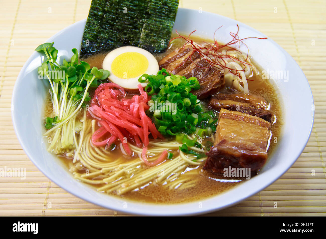 Tonkotsu ramen (Ramen with pork bone broth Stock Photo - Alamy