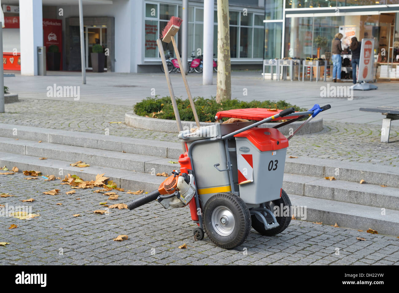 Road sweeper cart hi-res stock photography and images - Alamy