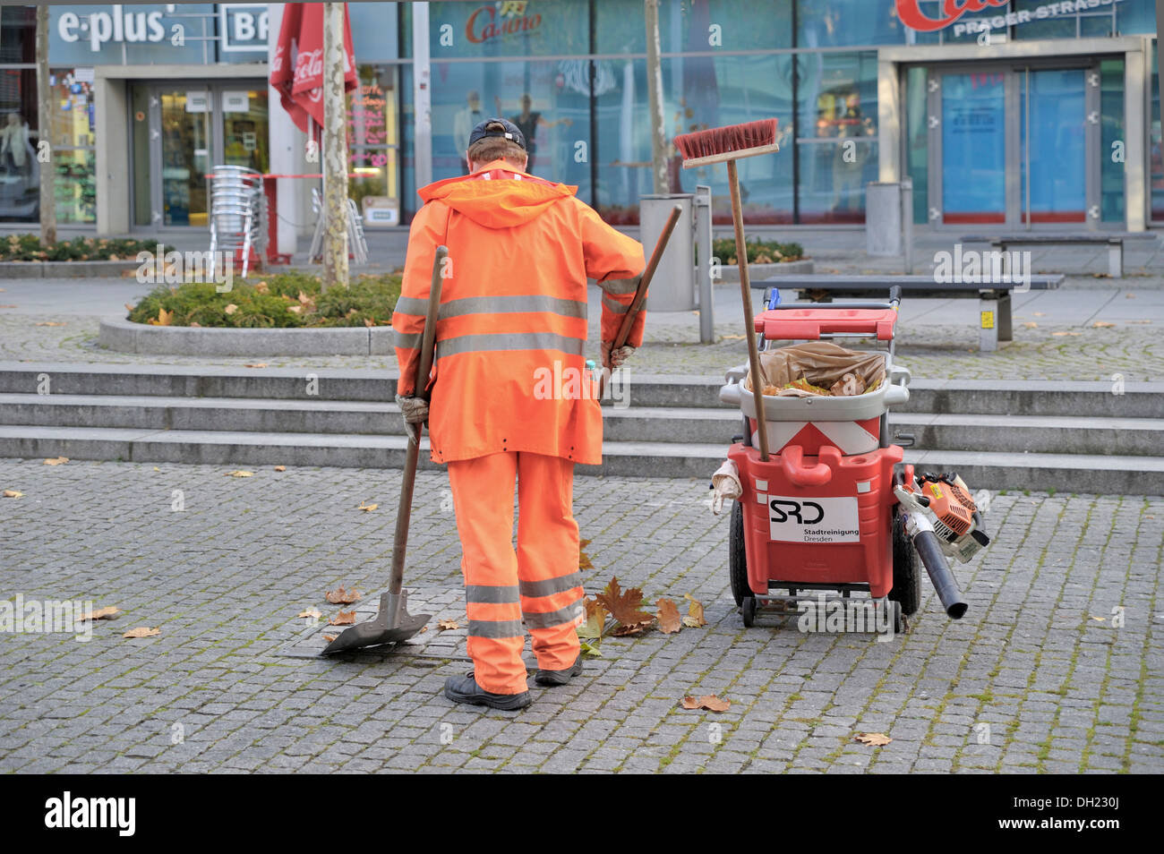 Street cleaner hi-res stock photography and images - Alamy