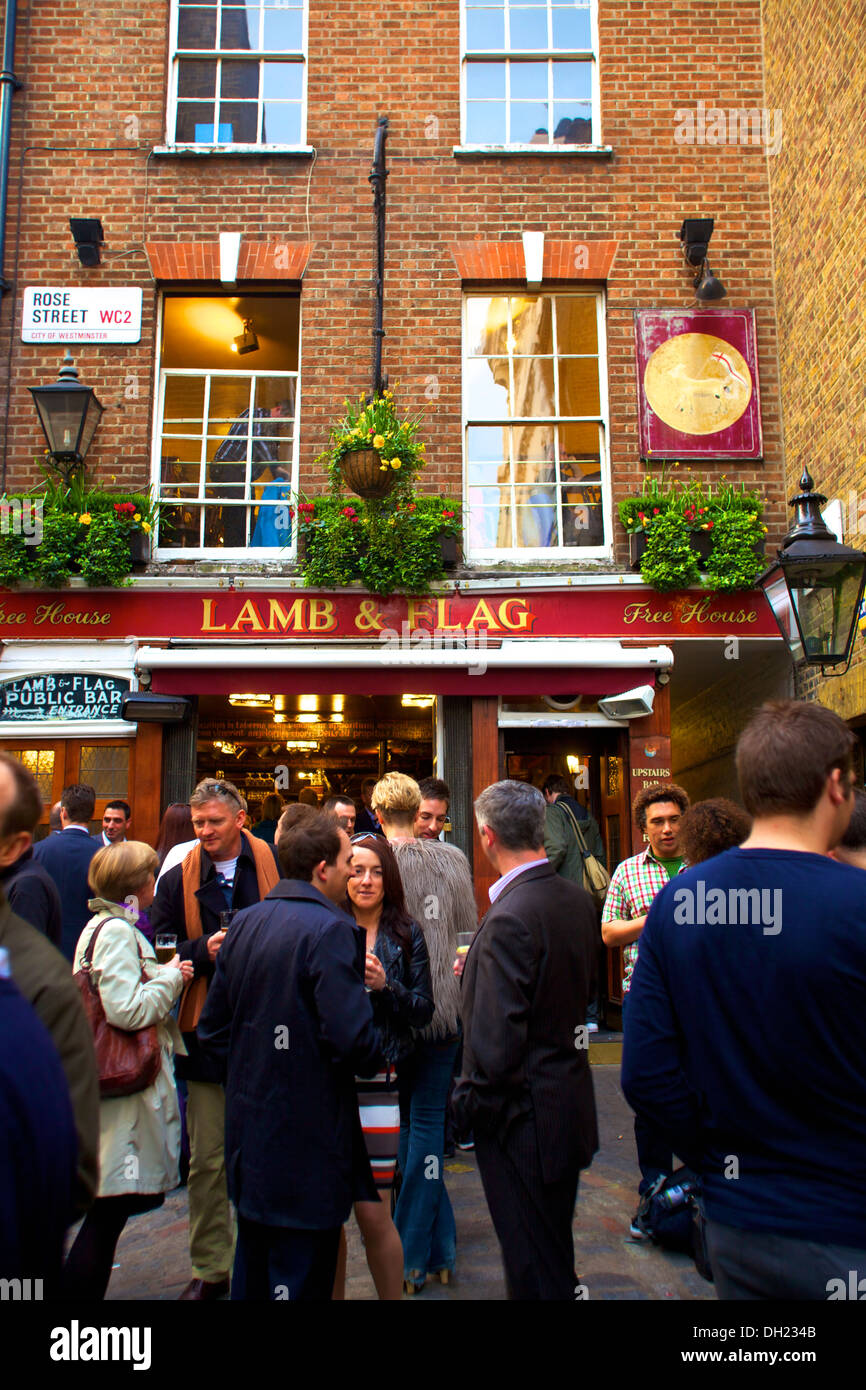 Outside Pub Stock Photos & Outside Pub Stock Images - Alamy