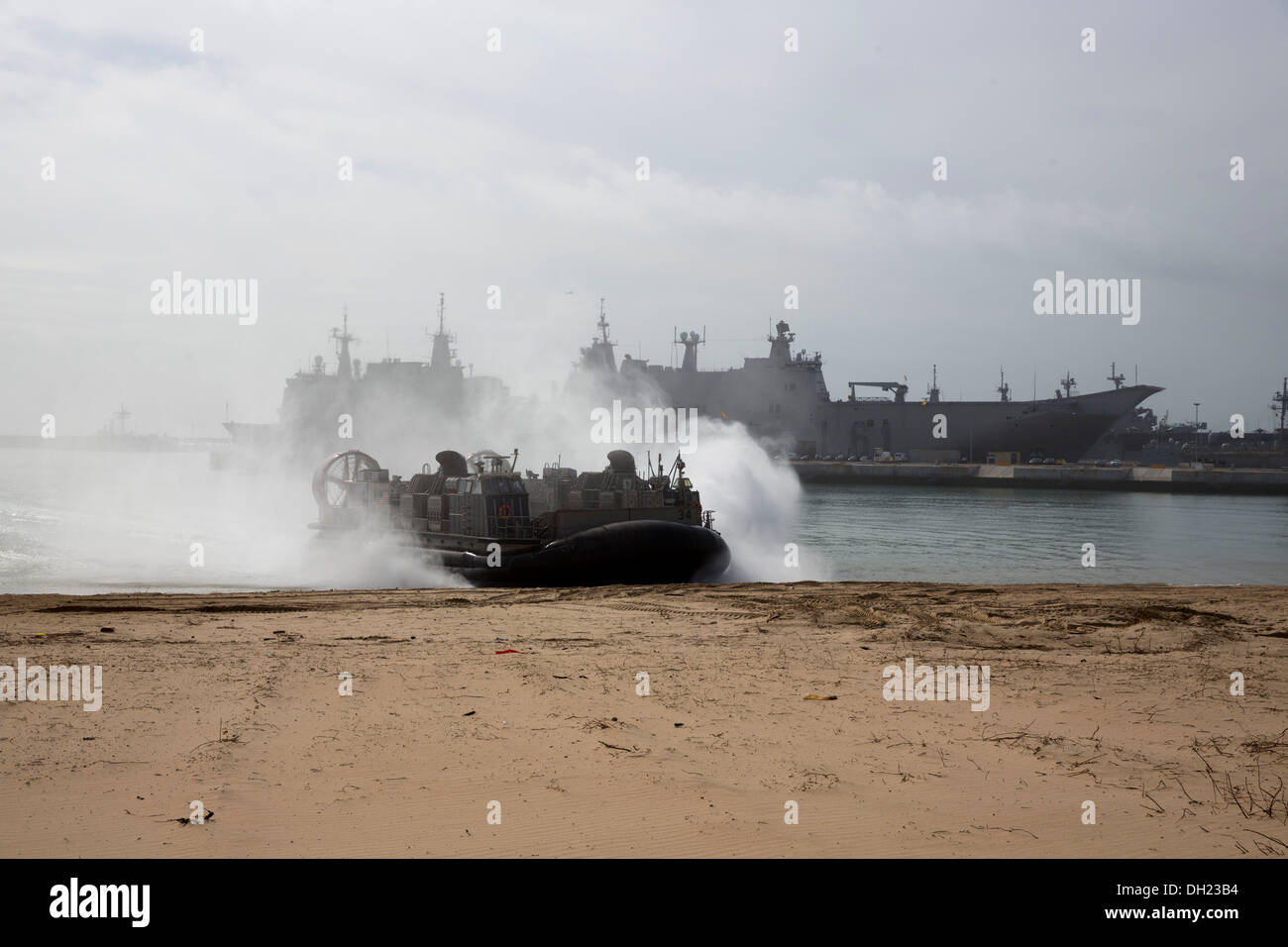 From amphibious craft unit acu 4 hi-res stock photography and images ...
