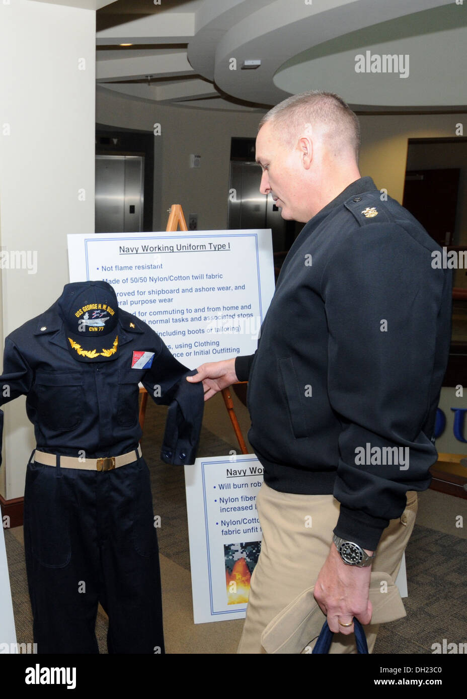 U s fleet forces fleet master chief michael stevens hi-res stock ...