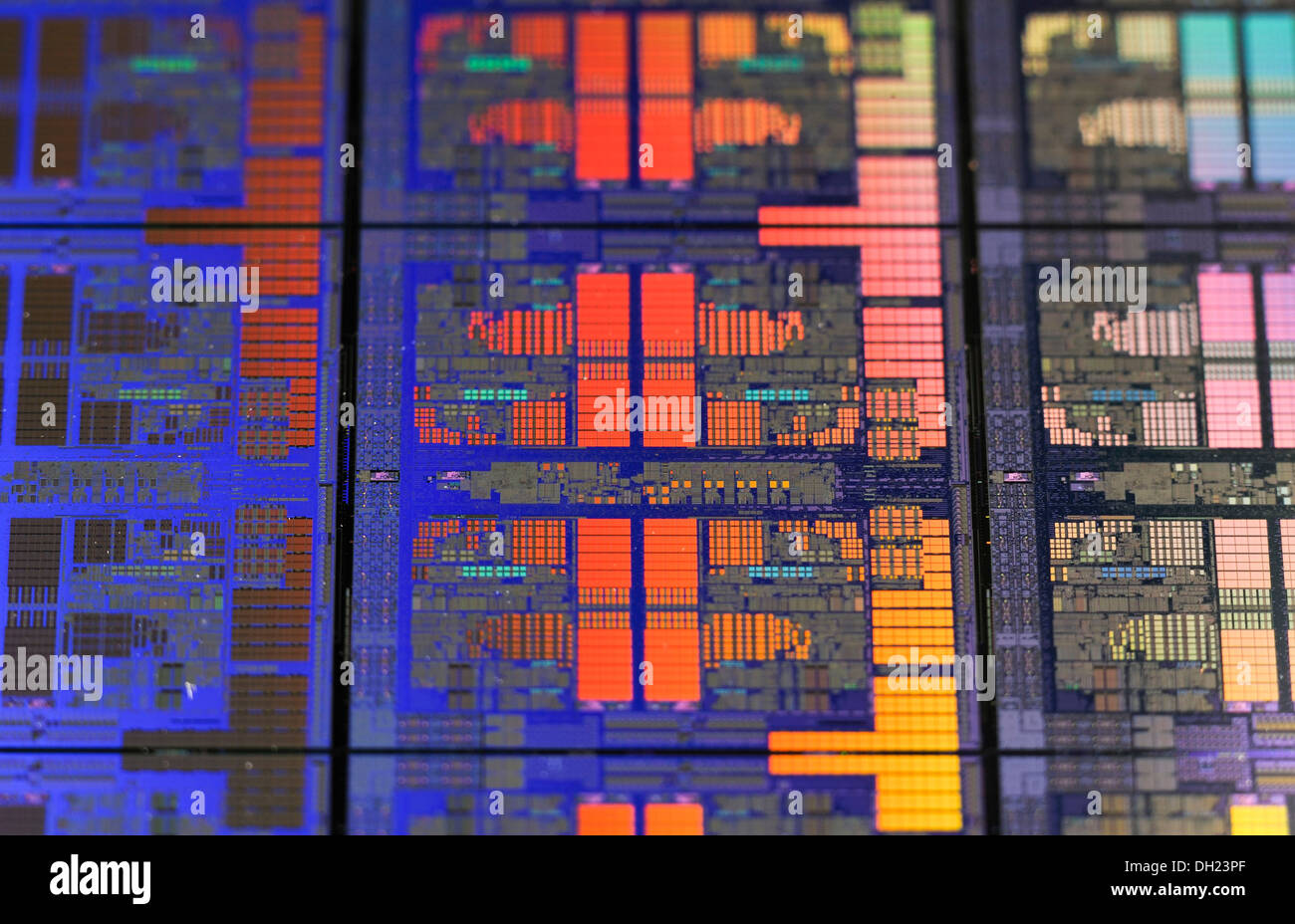 Computer chips side by side on a wafer Stock Photo - Alamy