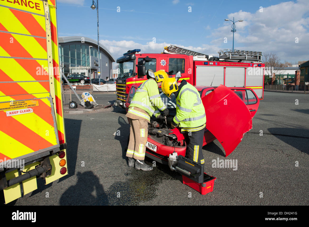 Fire accident firefighters hi-res stock photography and images - Alamy