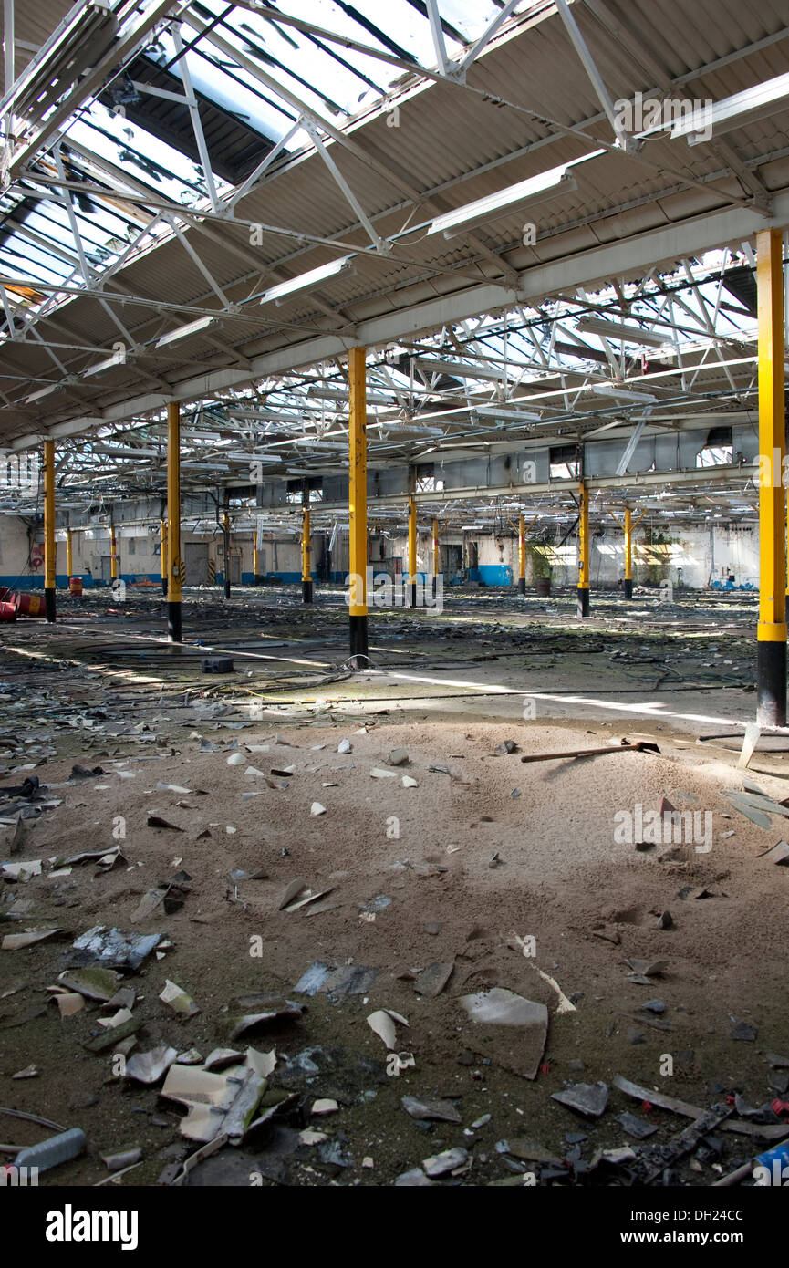 End of production line hi-res stock photography and images - Alamy