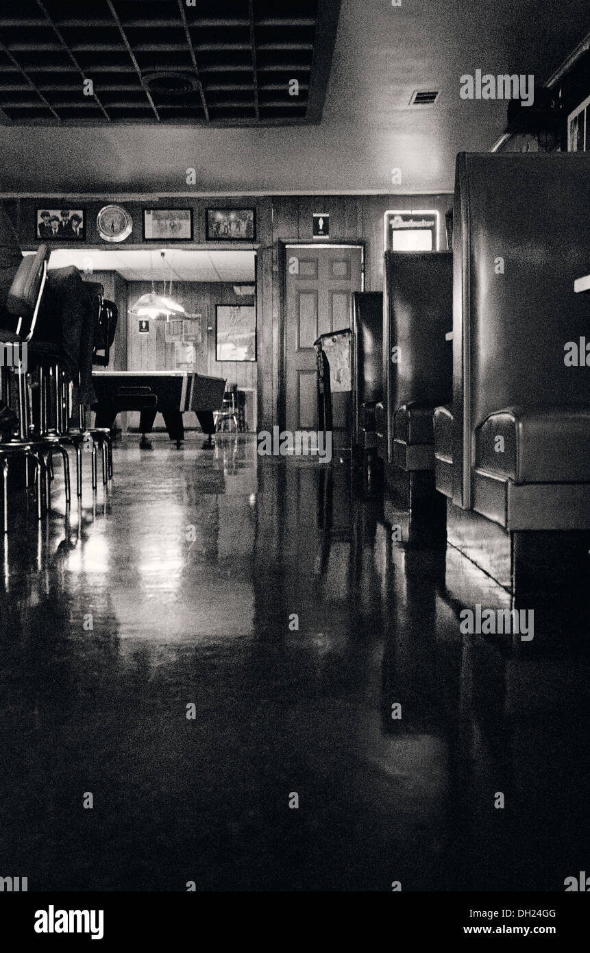 Barfly bar hi-res stock photography and images - Alamy