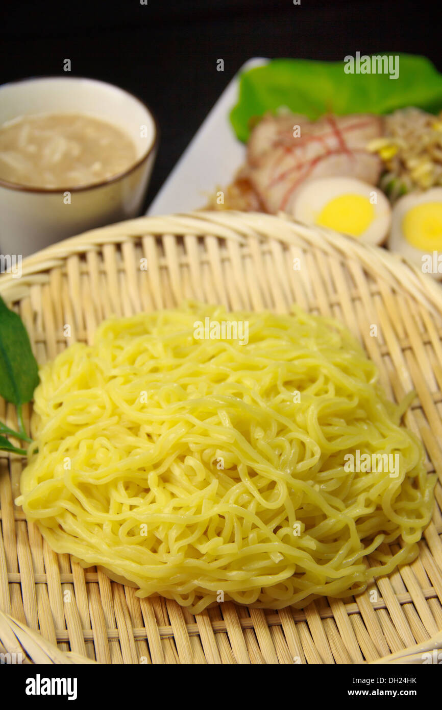 Zaru ramen (Cold Ramen with dipping sauce Stock Photo - Alamy