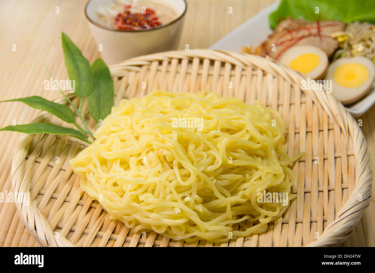 Zaru ramen (Cold Ramen with dipping sauce Stock Photo - Alamy