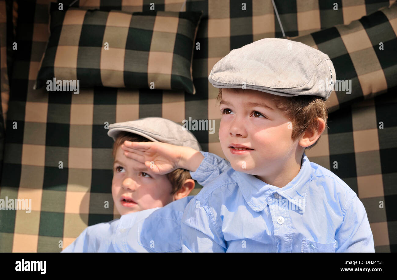 Kids flat caps hi-res stock photography and images - Alamy