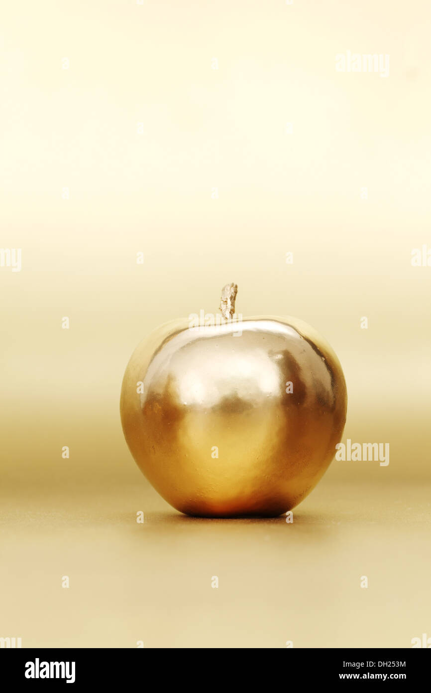 gold apple on gold background Stock Photo - Alamy