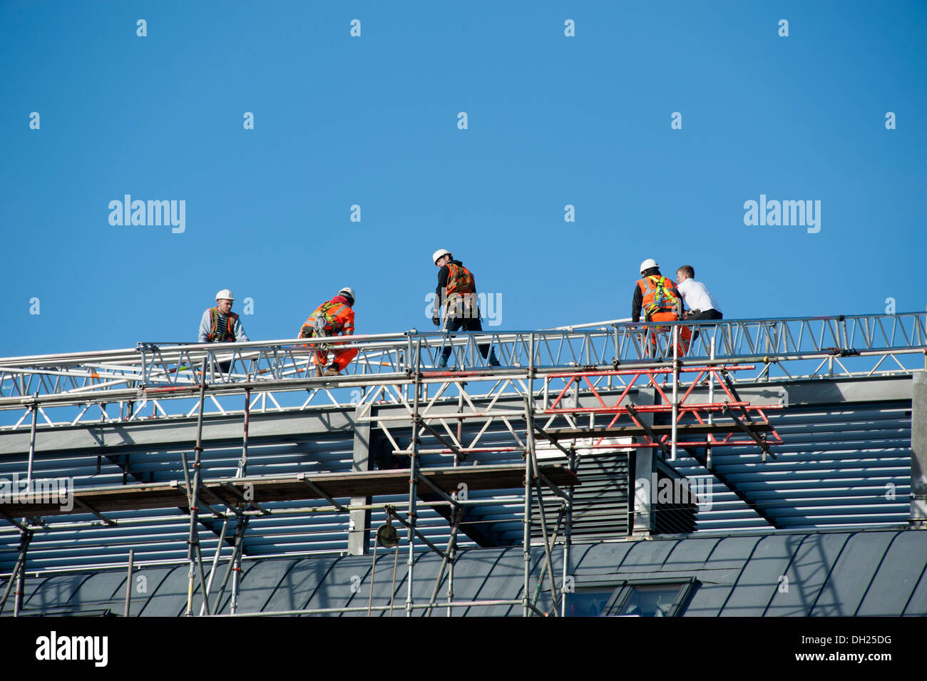 Scaffolding hi-res stock photography and images - Alamy