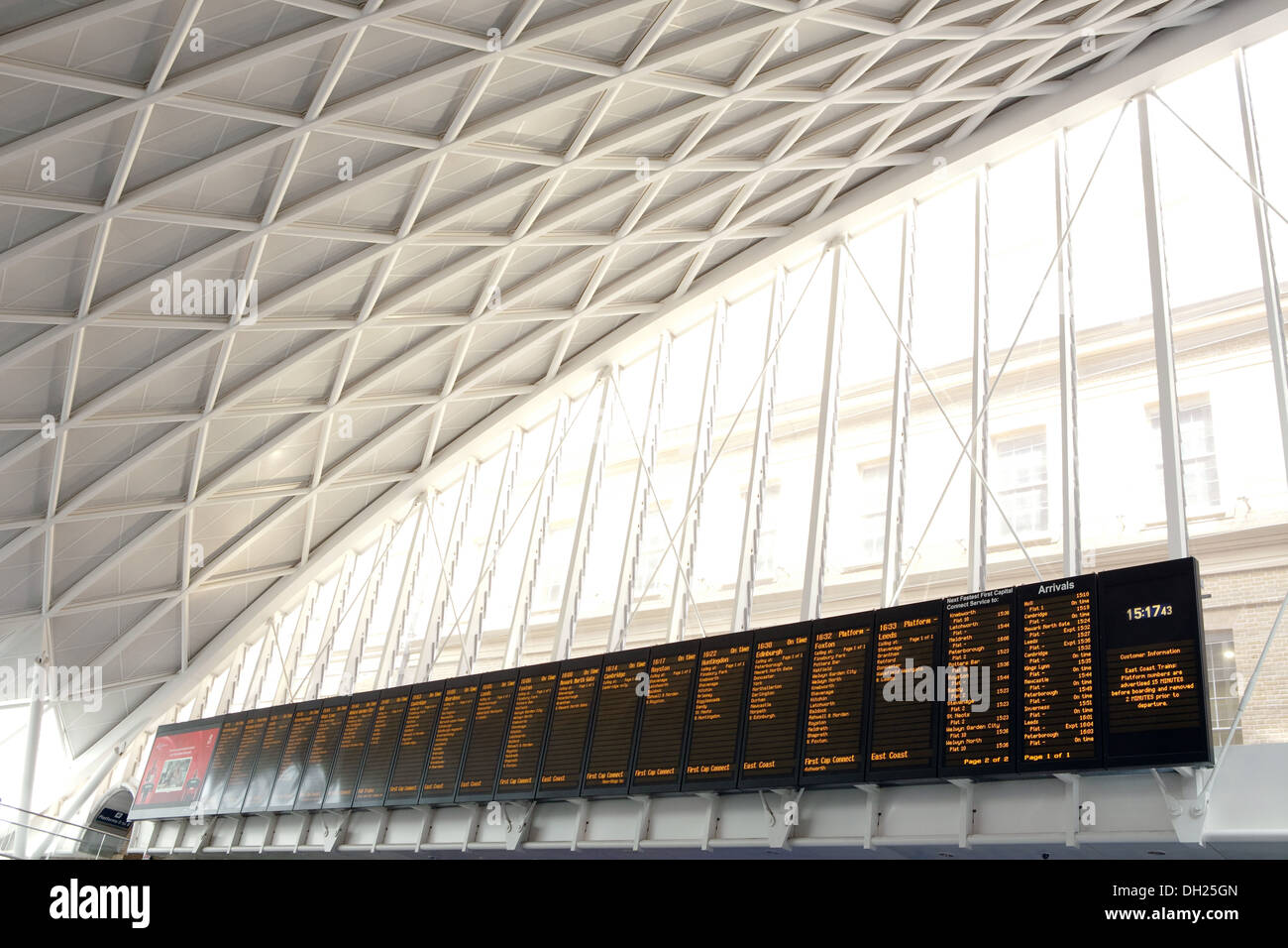 London kings cross departures hi-res stock photography and images - Alamy