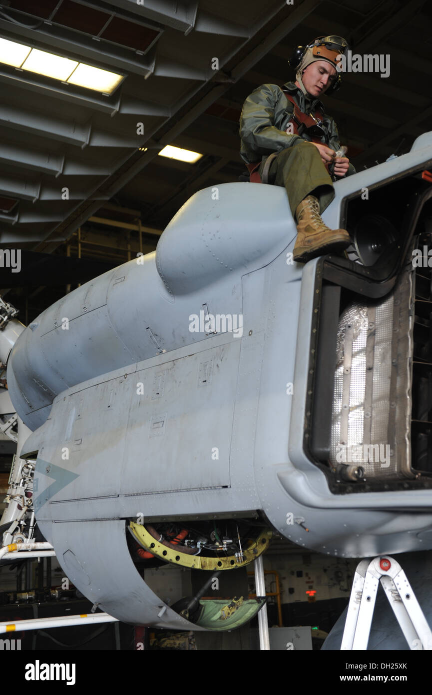 Lance Cpl. Kohl Butteweg, from Laevene, Ariz., removes a panel on an MV ...
