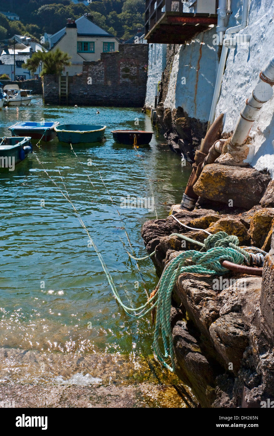 Ropes tied hi-res stock photography and images - Alamy