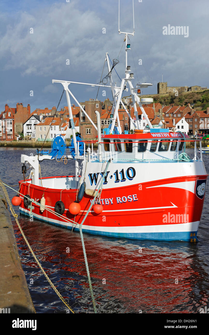 Boats moored in whitby harbour hi-res stock photography and images - Alamy