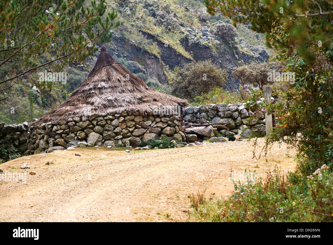Traditional thatch hut hi-res stock photography and images - Alamy