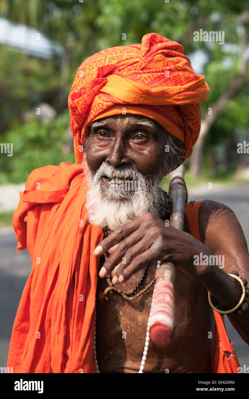 Indian bearded old man hi-res stock photography and images - Alamy