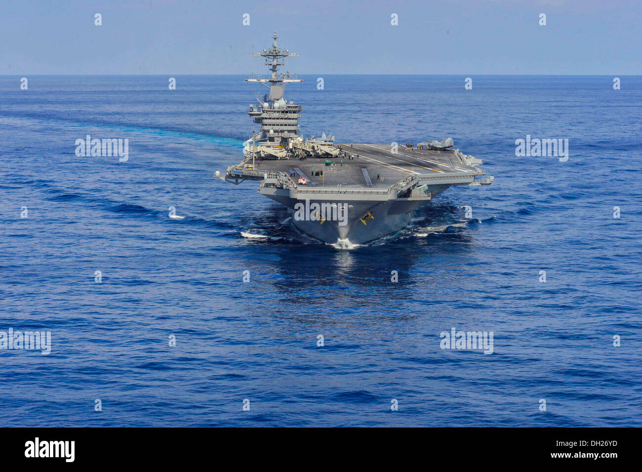 Uss theodore roosevelt cvn 71 hi-res stock photography and images - Alamy