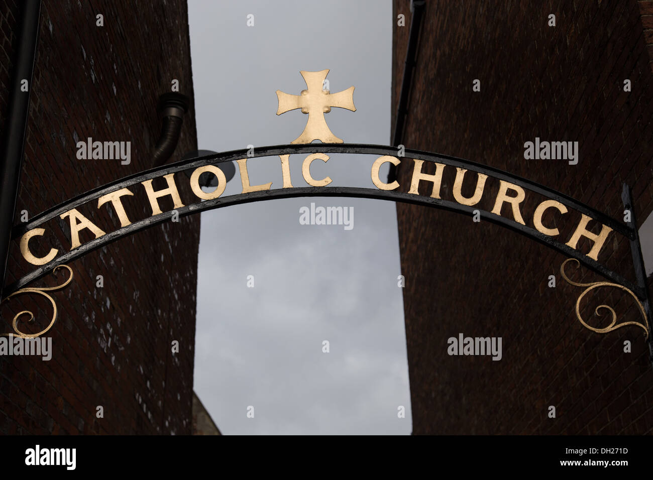 Sign of the cross catholic hi-res stock photography and images - Alamy