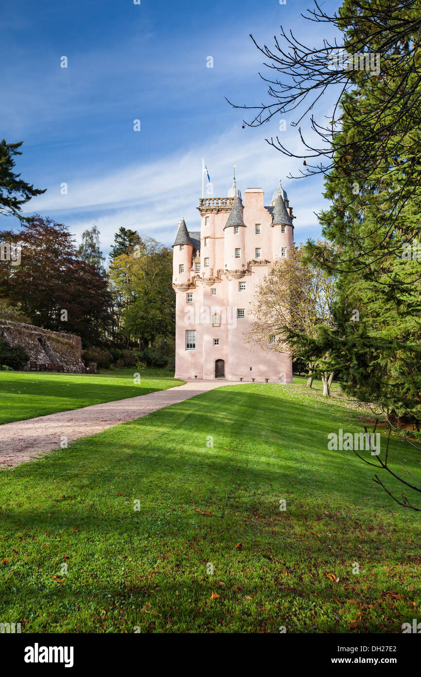 Craigievar castle hi-res stock photography and images - Alamy