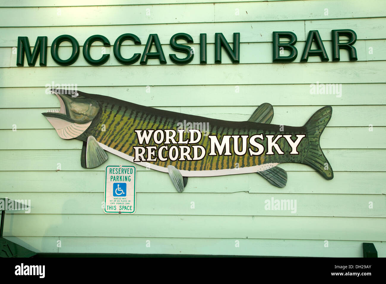 Replica sign of the world record Musky on the outside of the Moccasin ...