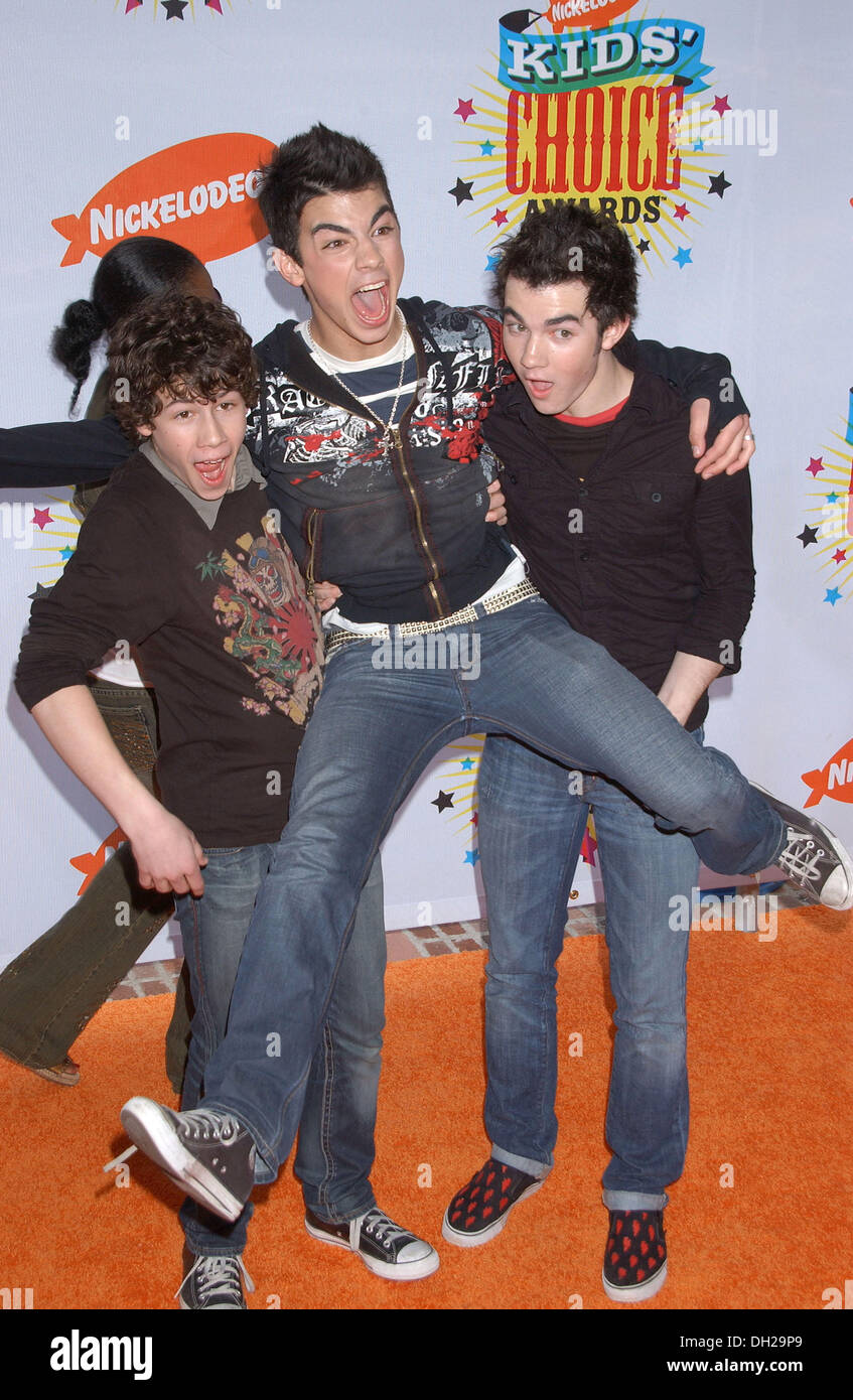 Nick and joe and kevin jonas 2006 hi-res stock photography and images ...