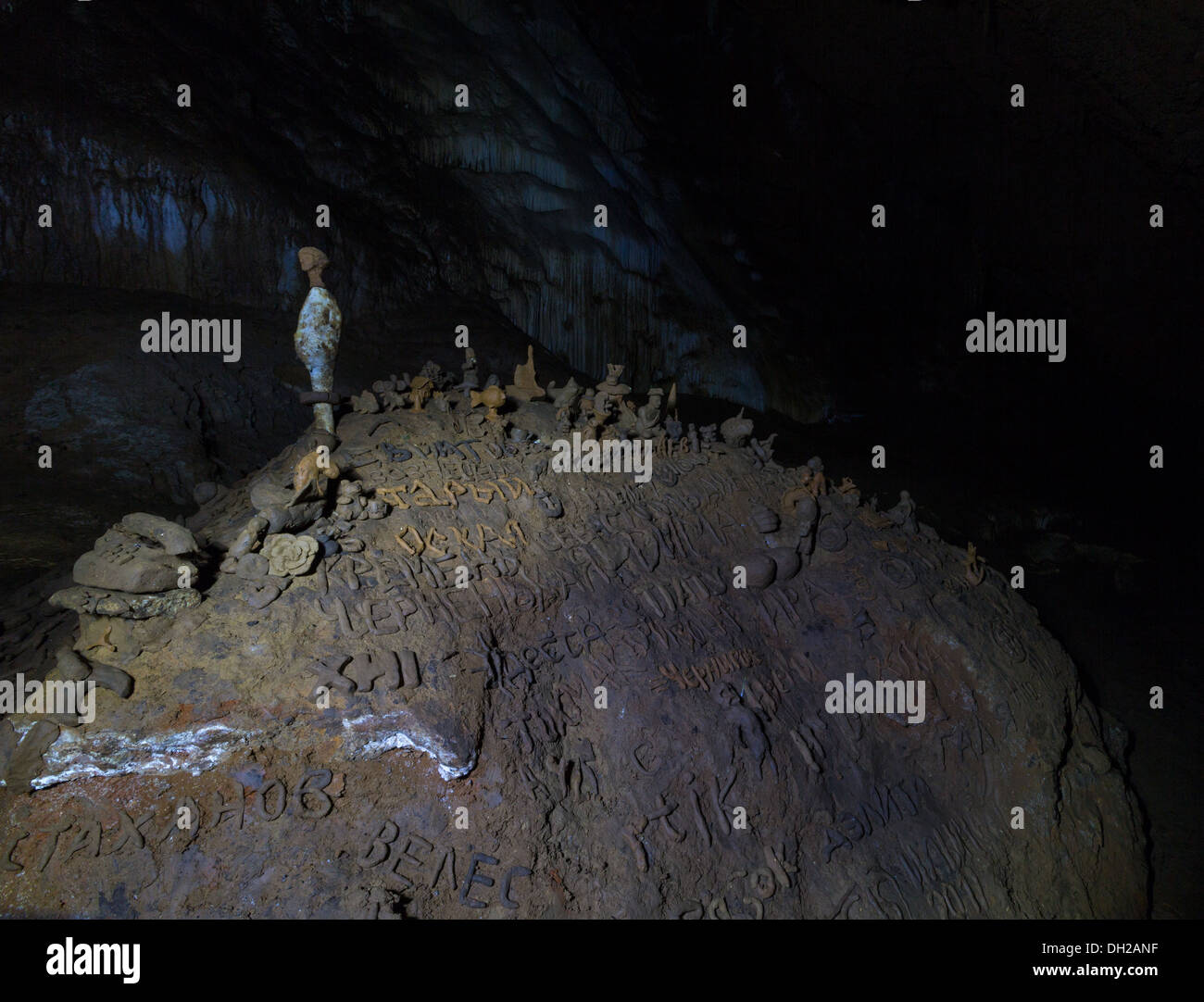 Into the cave Stock Photo - Alamy