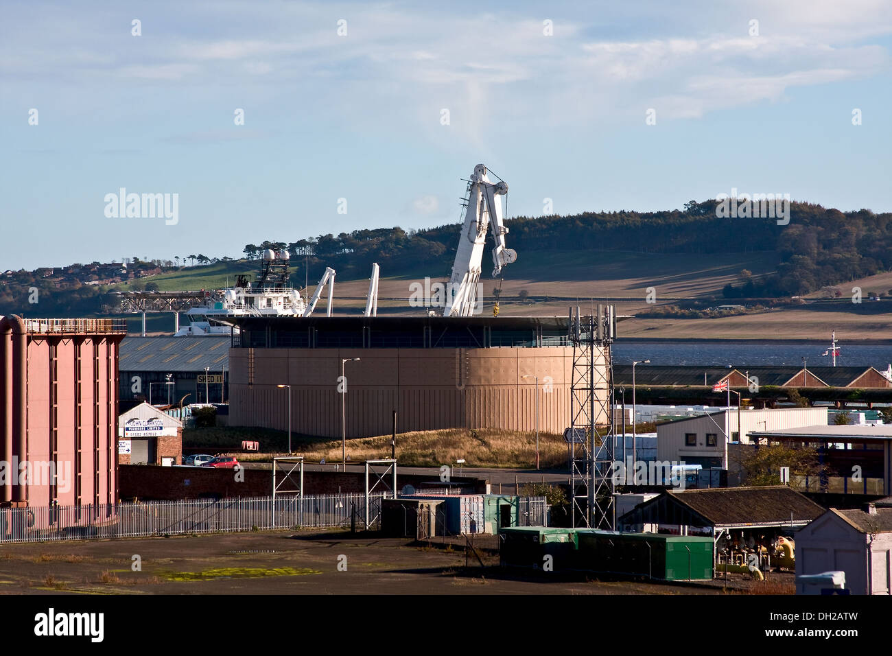 Oil dundee refinery docks hi-res stock photography and images - Alamy