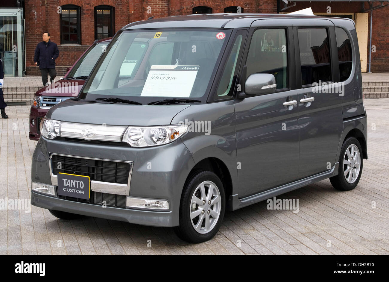 The 2008 Daihatsu Tanto Custom is a compact city car designed for urban ...