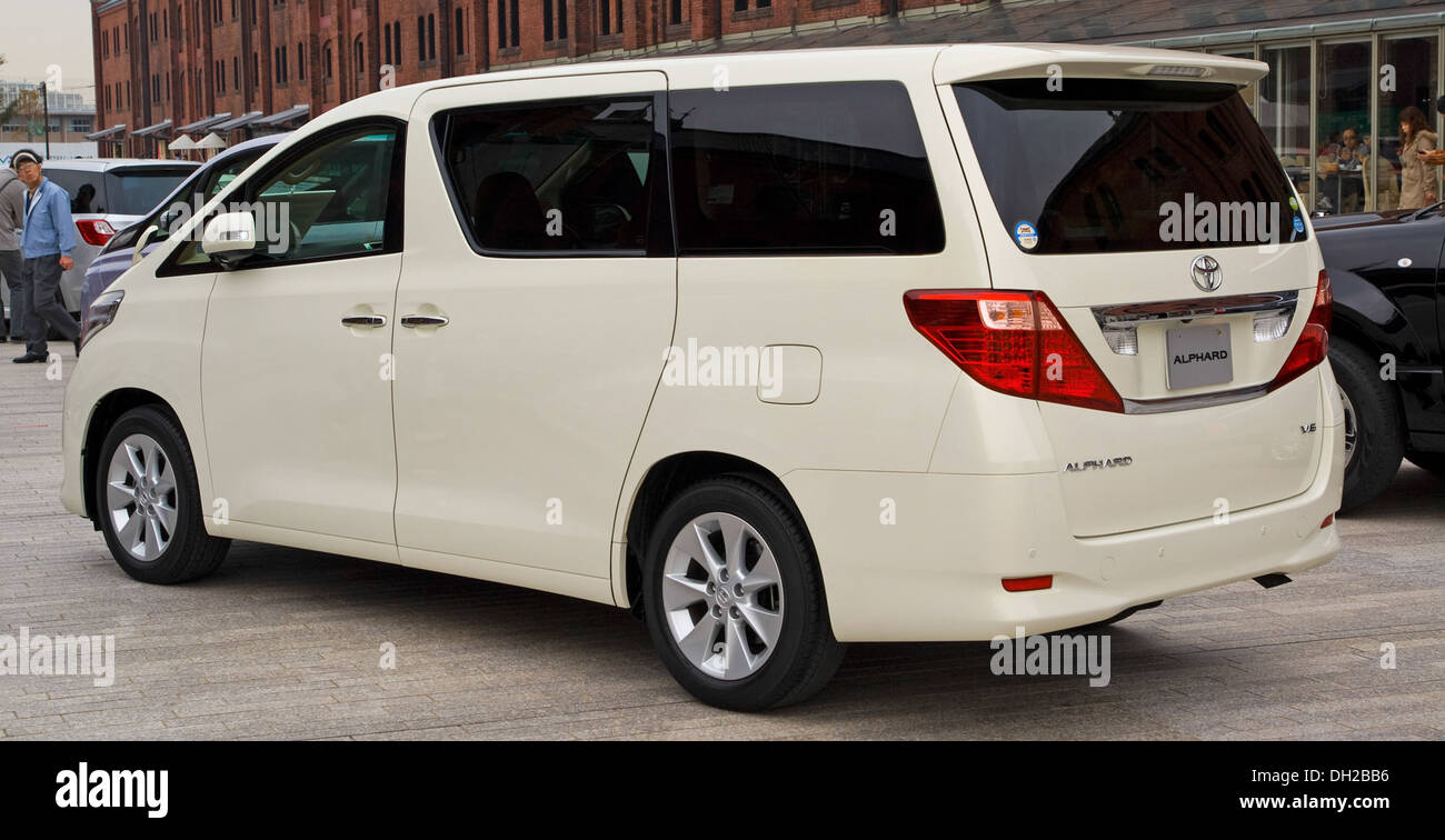 2008 Toyota H20 Alphard 02 Stock Photo - Alamy