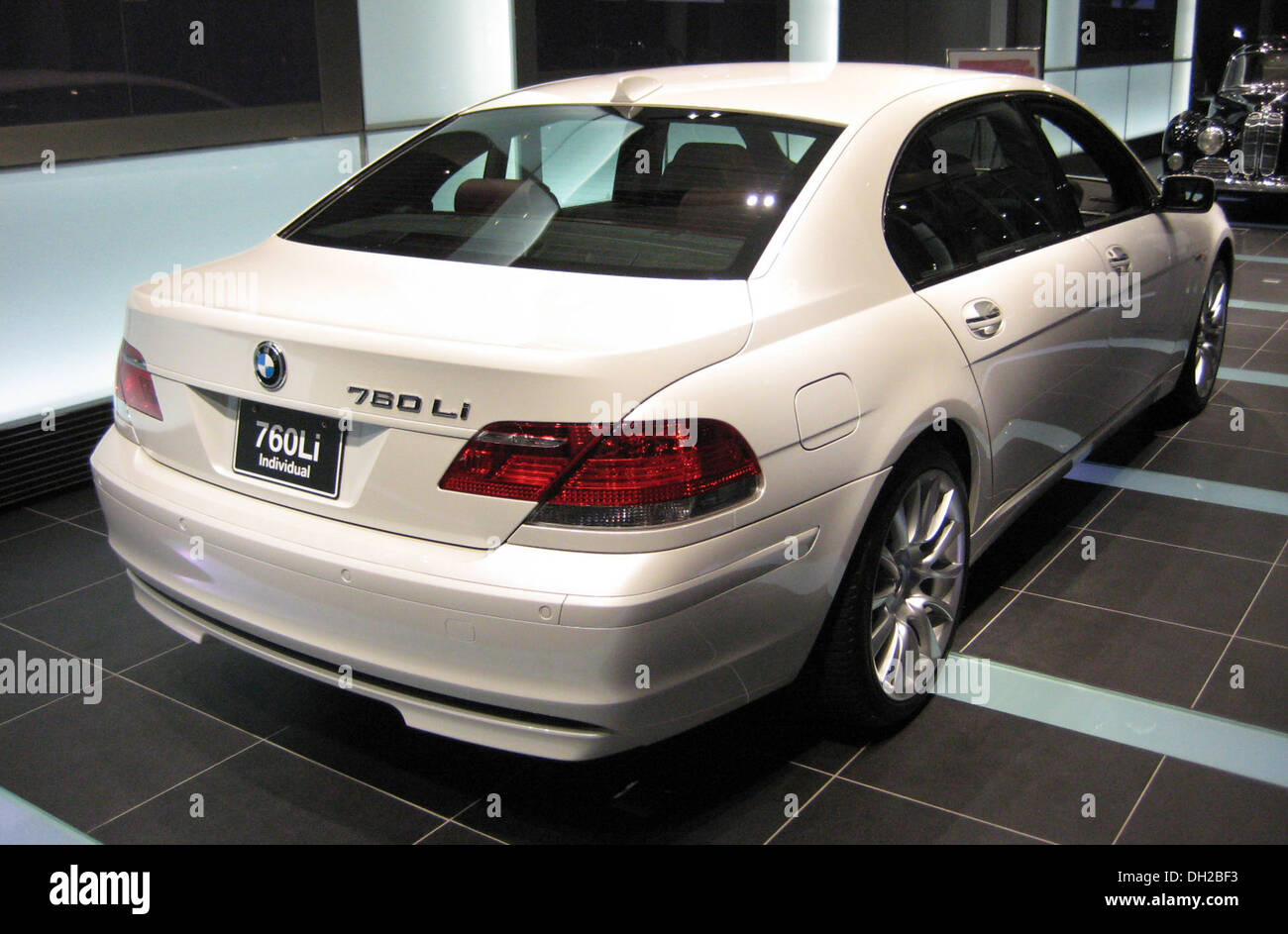 The BMW E66 760Li 02 is a luxury sedan equipped with a 6.0L V12 engine ...