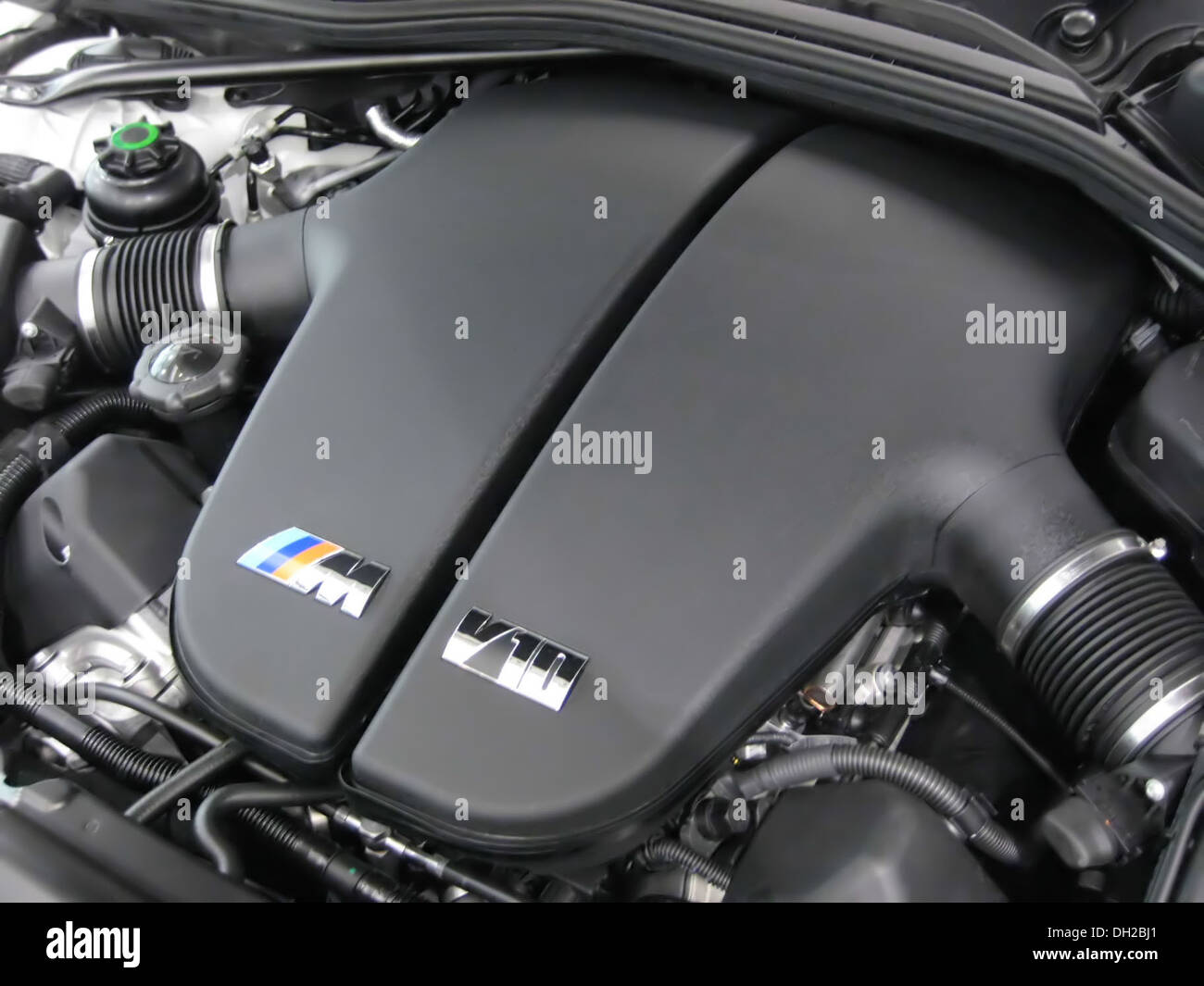 BMW S85B50 Engine Stock Photo - Alamy