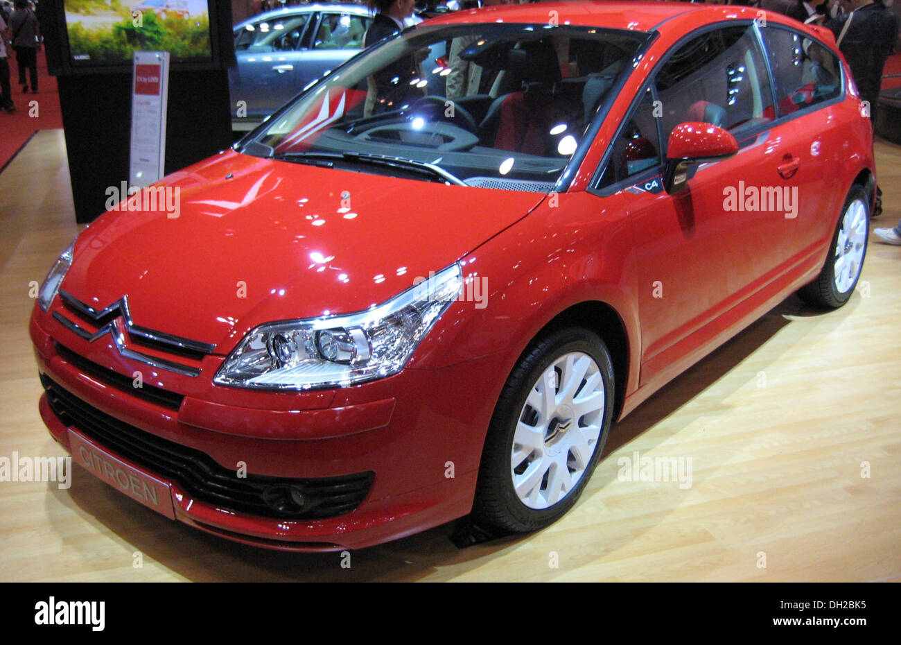 Citroen C4 by LOEB, a special edition car designed by Sébastien Loeb ...