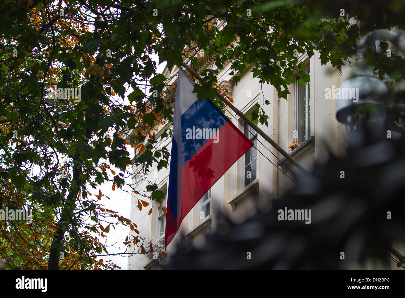 London russian flag hi-res stock photography and images - Alamy
