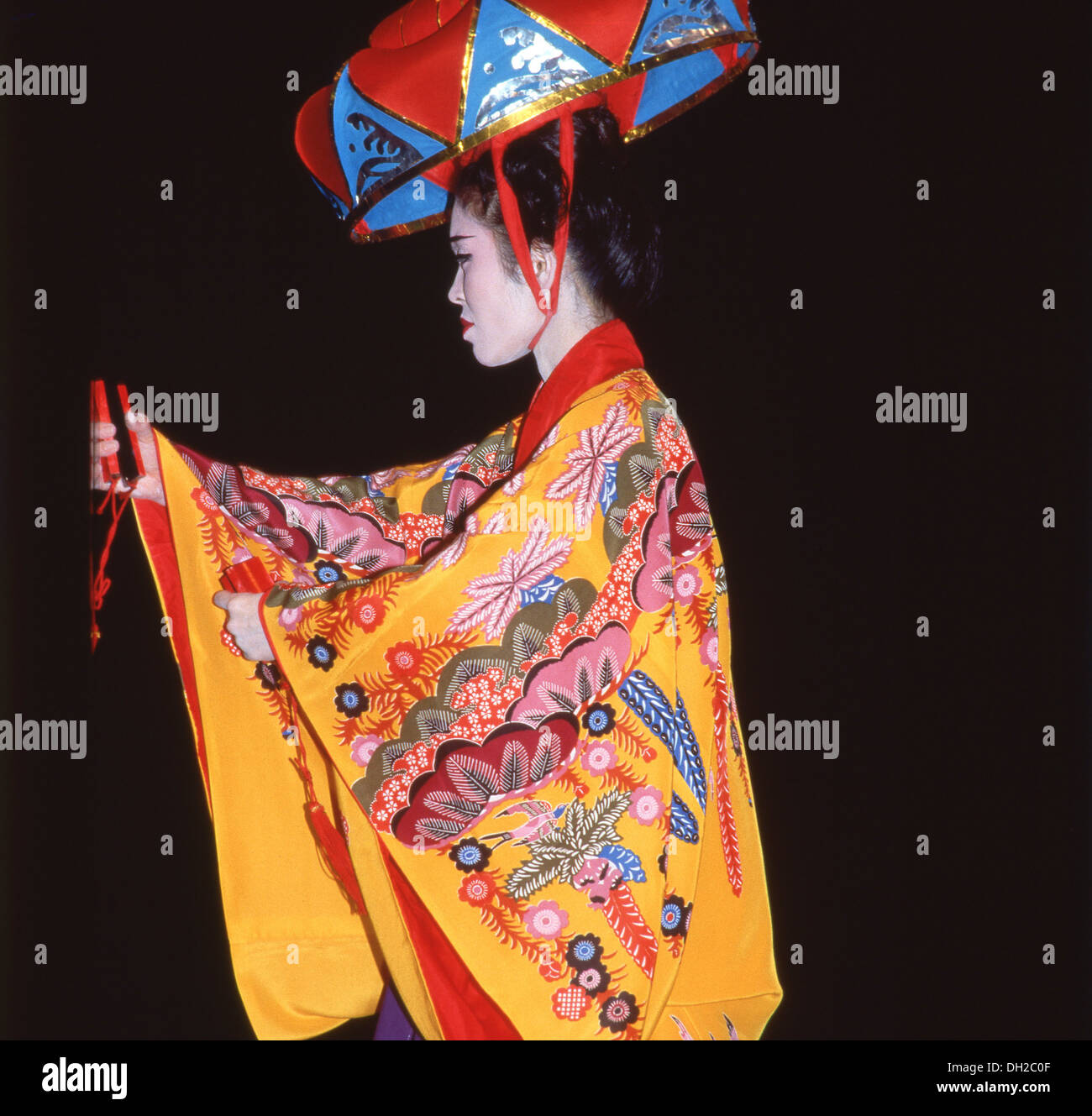 Japan dance historical hi-res stock photography and images - Alamy