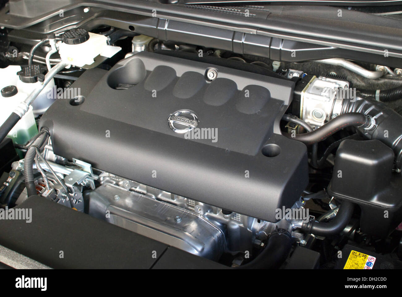 The Nissan QR25DE Engine, a 2.5L inline-4 engine commonly used in ...