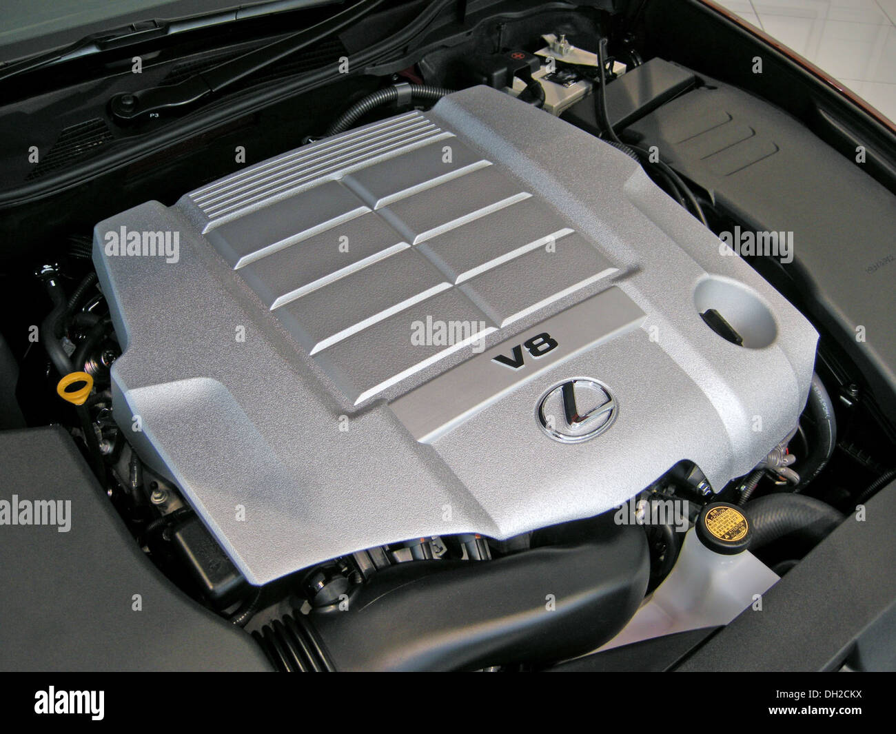 The Toyota 1UR-FSE is a 4.6-liter V8 gasoline engine known for its ...