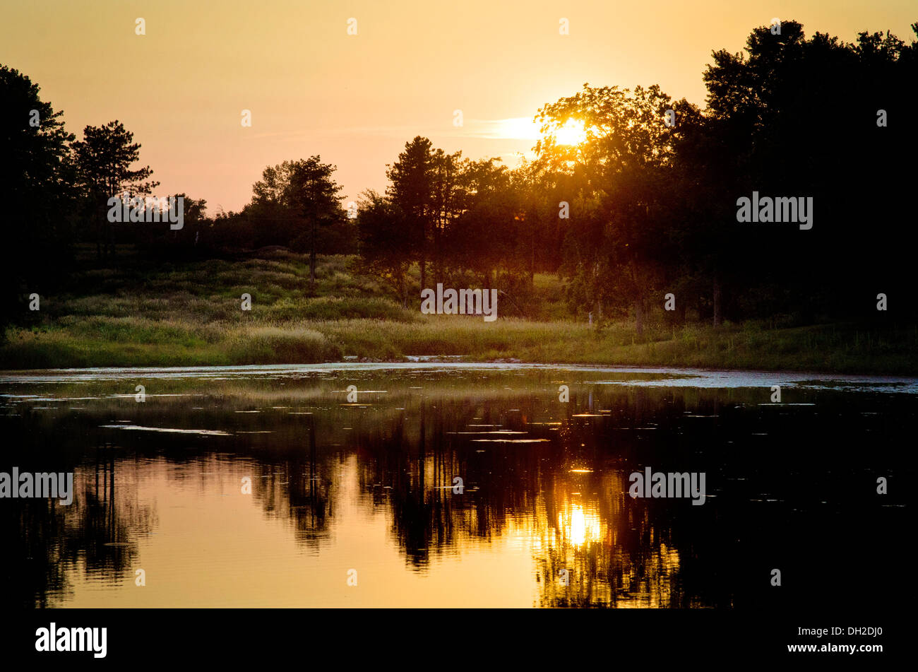 a golden sunset in iowa on a lake Stock Photo - Alamy