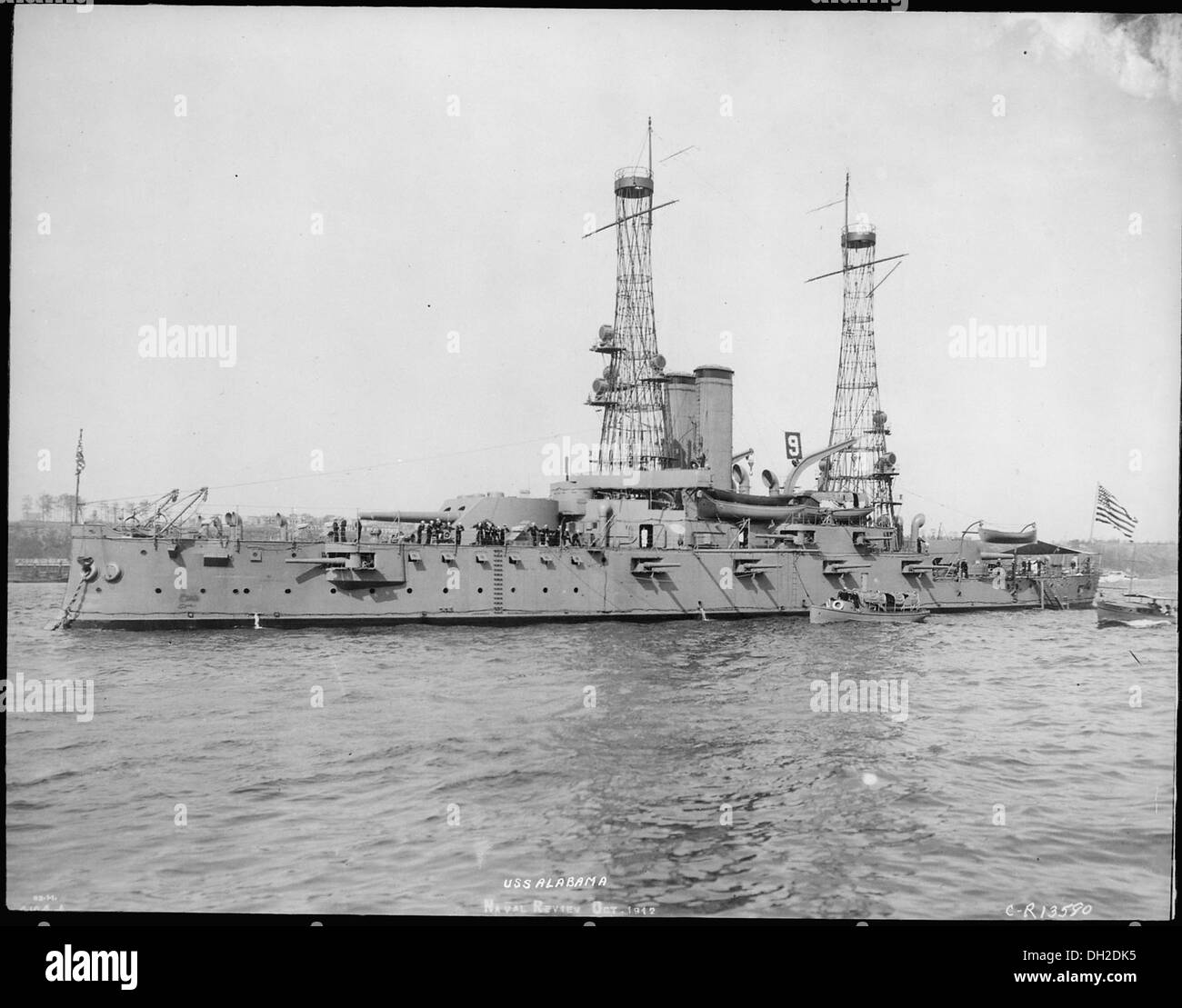 Port bow view uss hi-res stock photography and images - Alamy