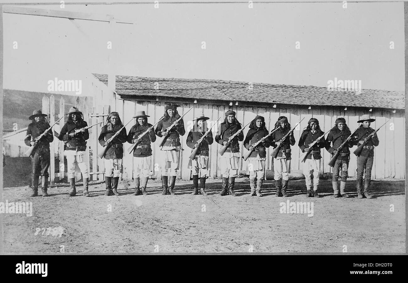 Apache scouts hi-res stock photography and images - Alamy