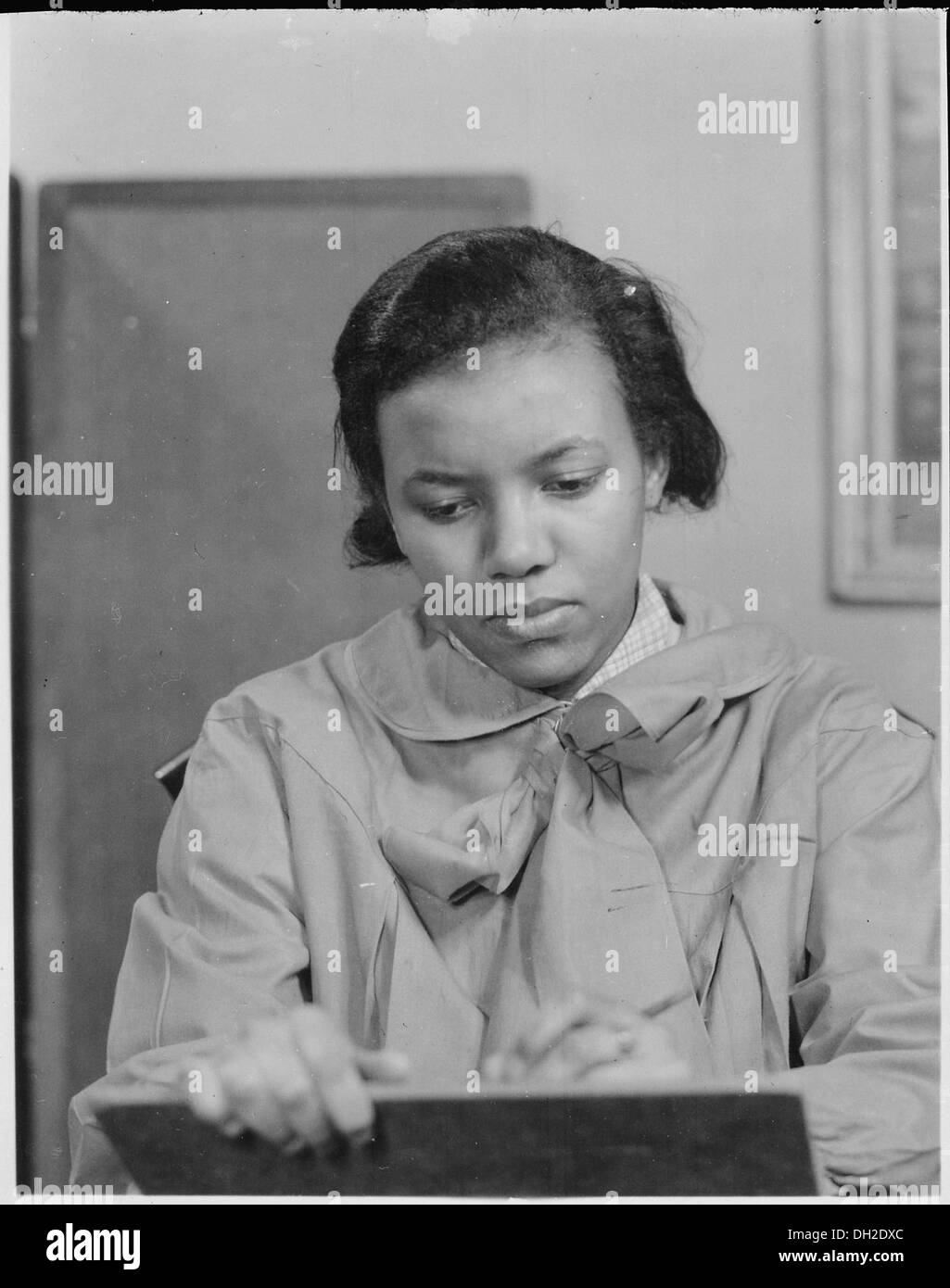 This photograph shows renowned African American sculptor Augusta Savage ...