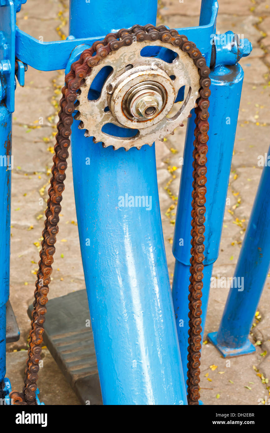 Chain race hi-res stock photography and images - Alamy