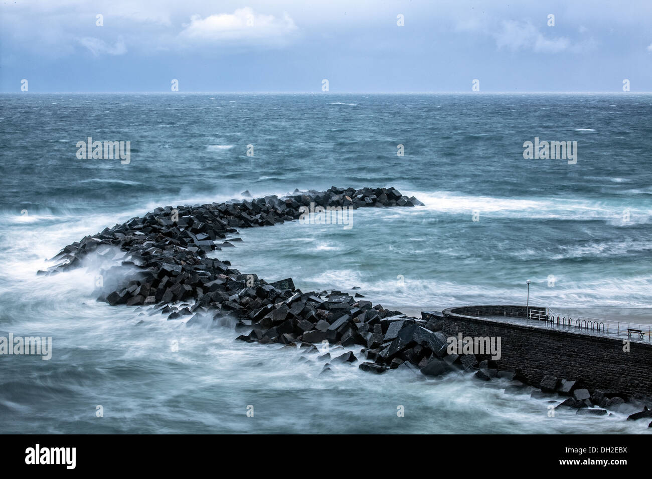 Tidal wall pier hi-res stock photography and images - Alamy