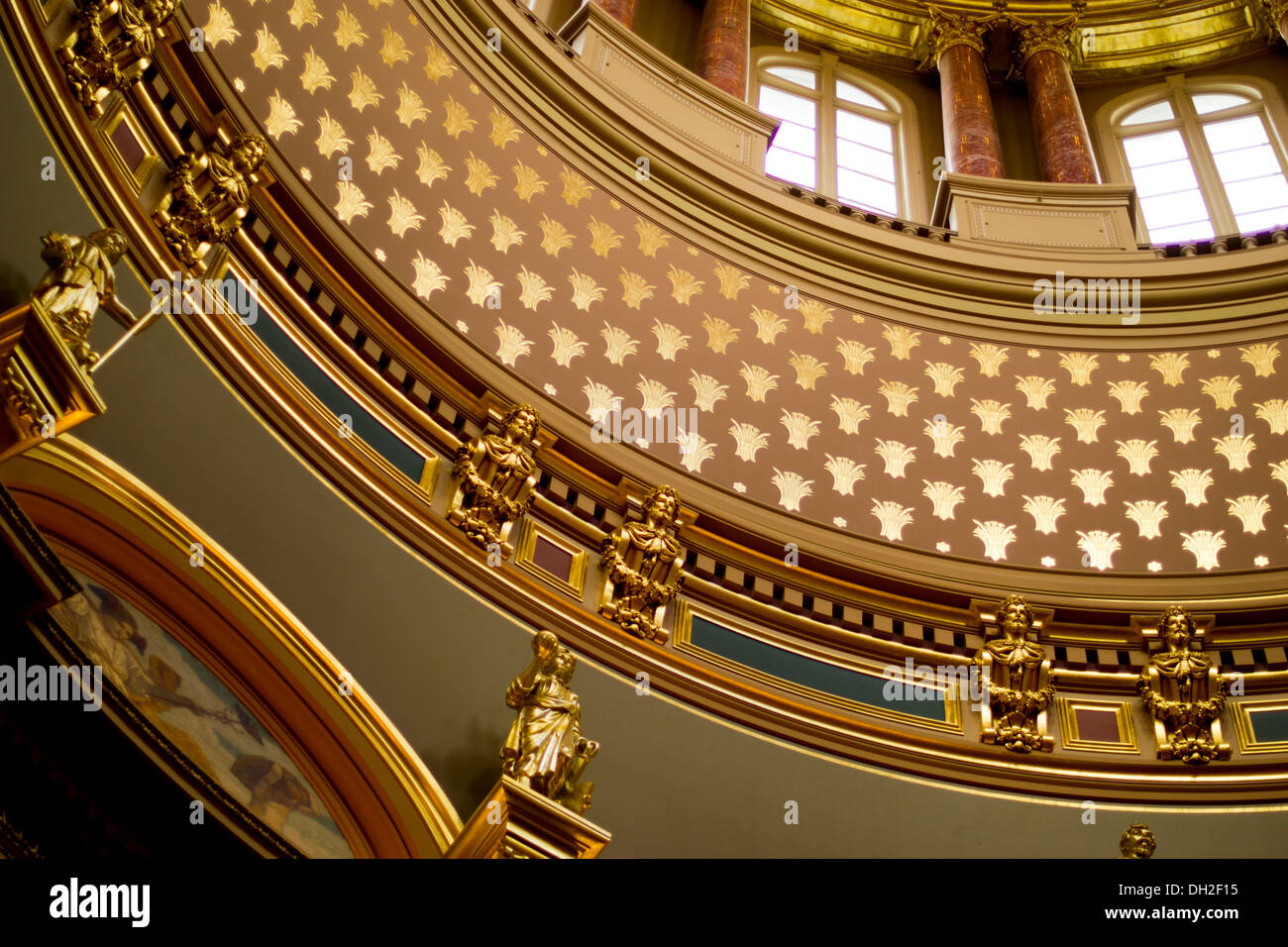 A view from below - Iowa State Capitol Stock Photo - Alamy